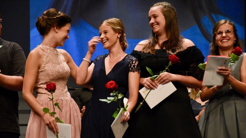 58 eidgenössische Diplome und 19 Berufsmaturazeugnisse verteilt - Urner ...