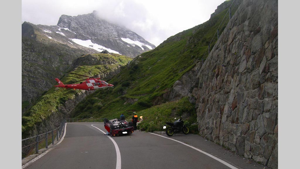 Auto überschlägt sich auf der Sustenpassstrasse - Urner Wochenblatt